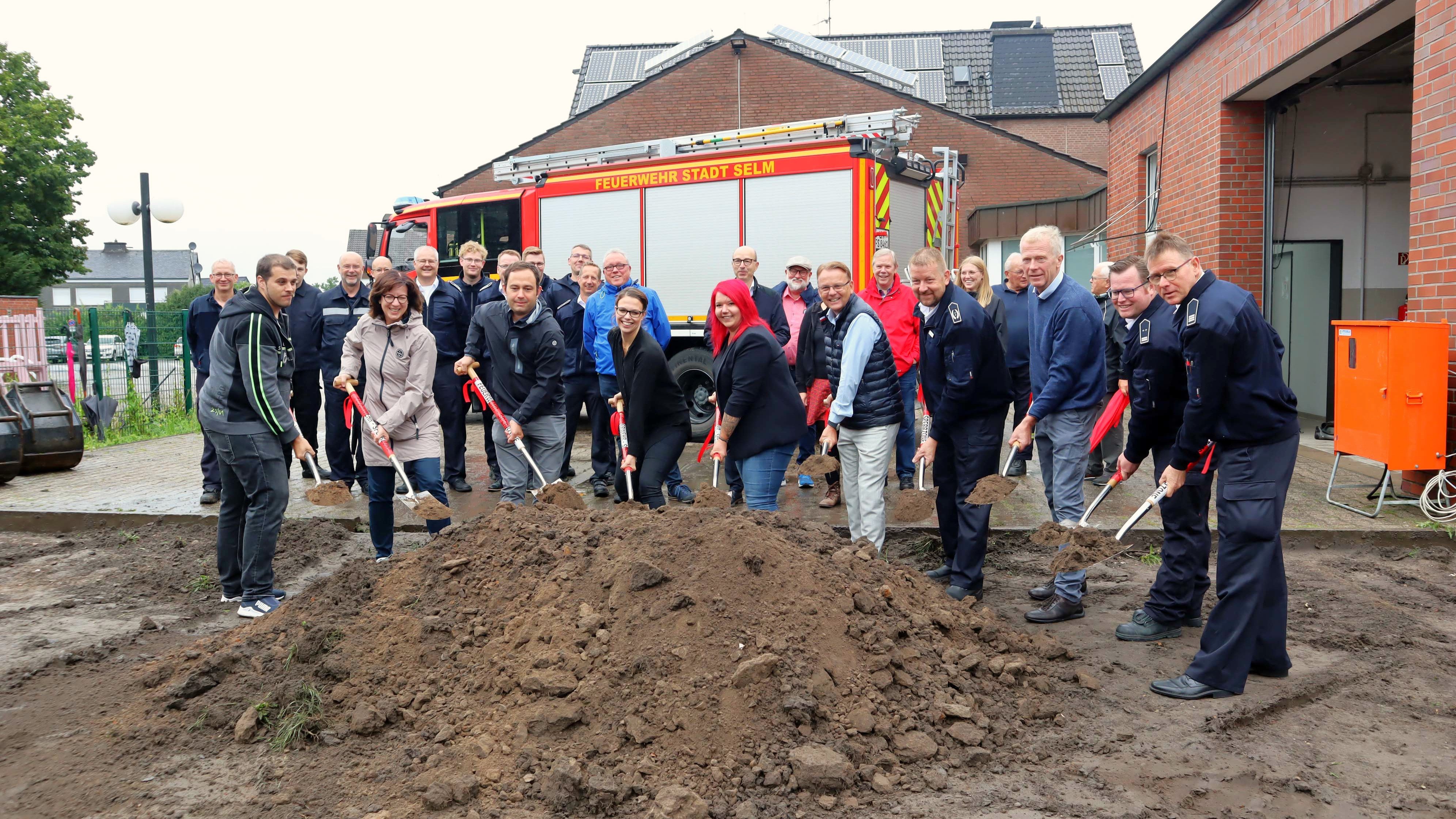 Spatenstich für die Erweiterung des Gerätehauses in Selm | Feuerwehr Selm